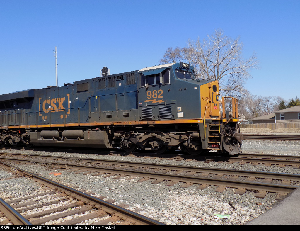 CSX 982